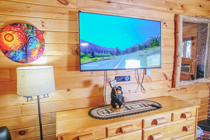 Gorgeous Riverfront Suite With Views R1 - Estes Park, CO