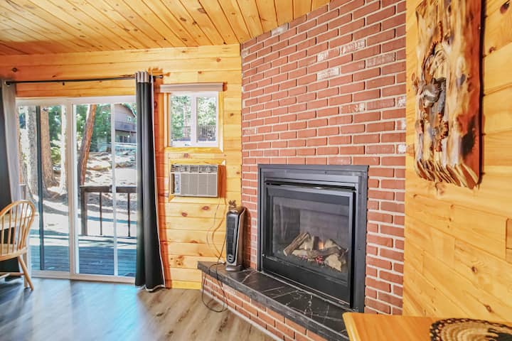 Gorgeous Riverfront Suite With Views R2 - Estes Park, CO