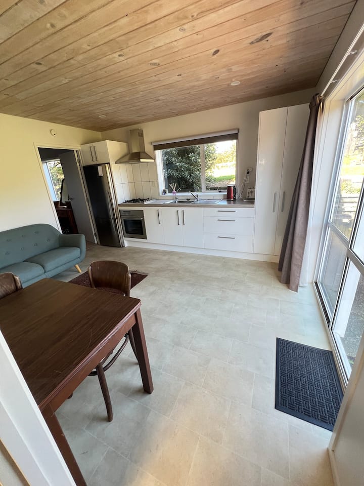 Self-contained Flat - Waiuku