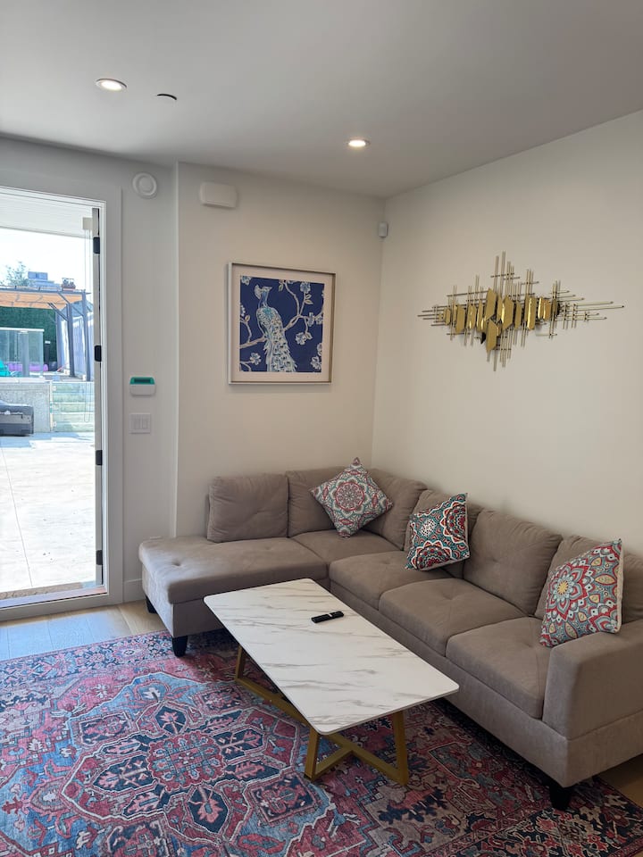Self-contained Private 2 Bedroom And 1 Bath Suite - Horseshoe Bay