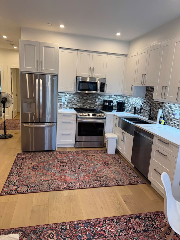 Self-contained Private 2 Bedroom And 1 Bath Suite - Zypern