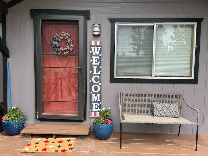 Country Cottage On Riverfront Near Glacier Airport - Columbia Falls, MT