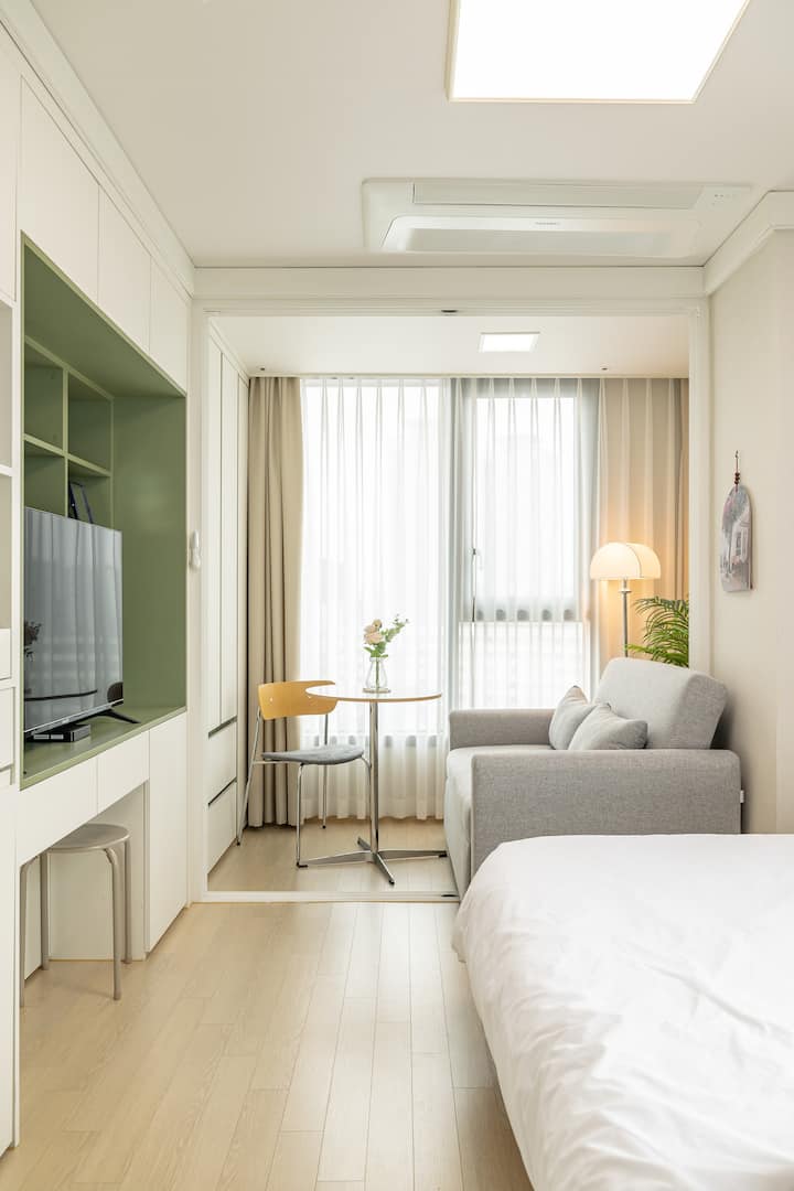 [&Home M208] 명동 | 최대3명ㅣ트리플역세권 | 역도보3분 | 서울여행 - 명동