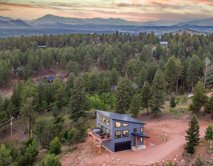 Family Retreat | Views | Hot Tub | Games | Pets - United States