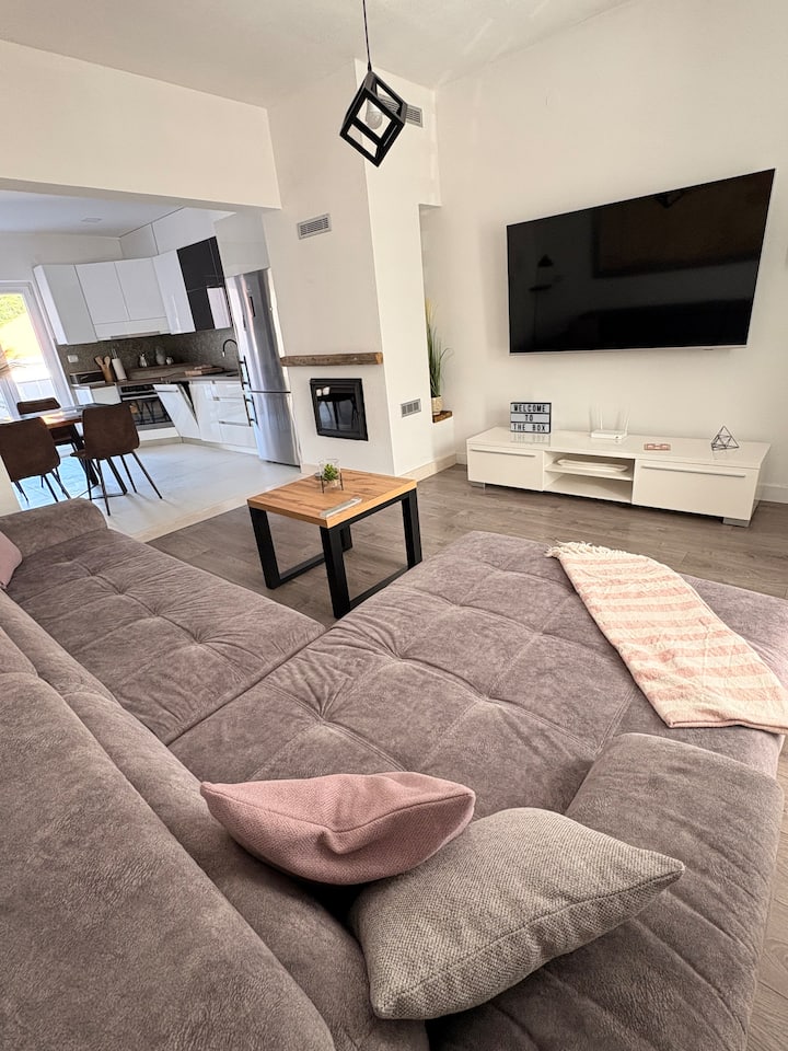 Luxury Apartment With Private Pool-the Box House - Croatia