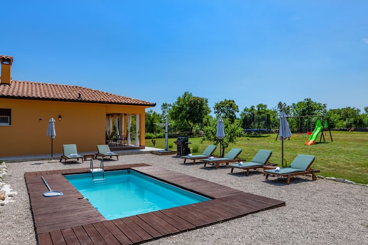 Rest And Relaxation For Family And Friends - Rabac