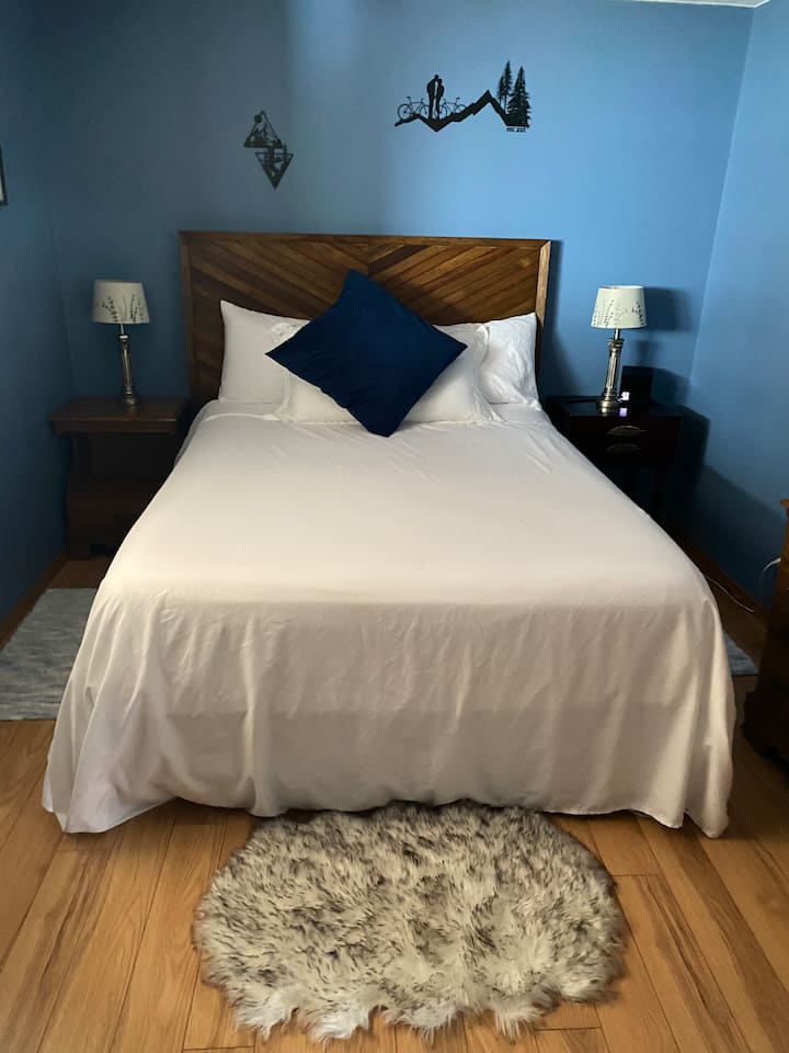 Ensuite Room In Bungalow + Hot Tub - Black Diamond