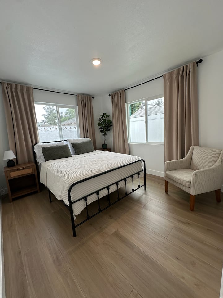 Coastal Comfort Adu | 1br, Kitchen, Yard & Laundry - Oxnard, CA