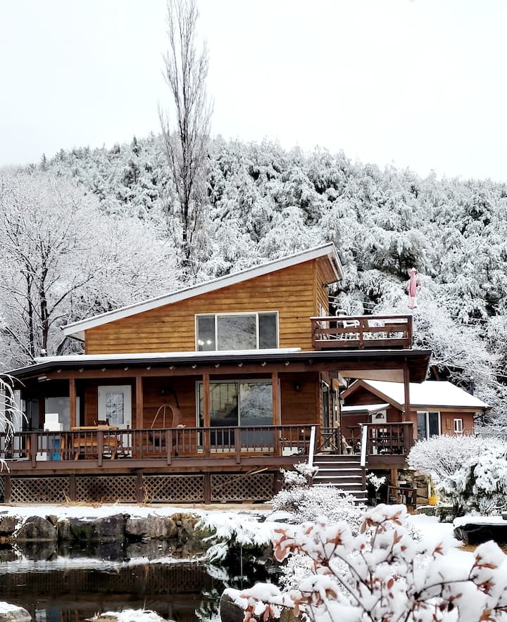 깊은산속 작은연못 - South Korea