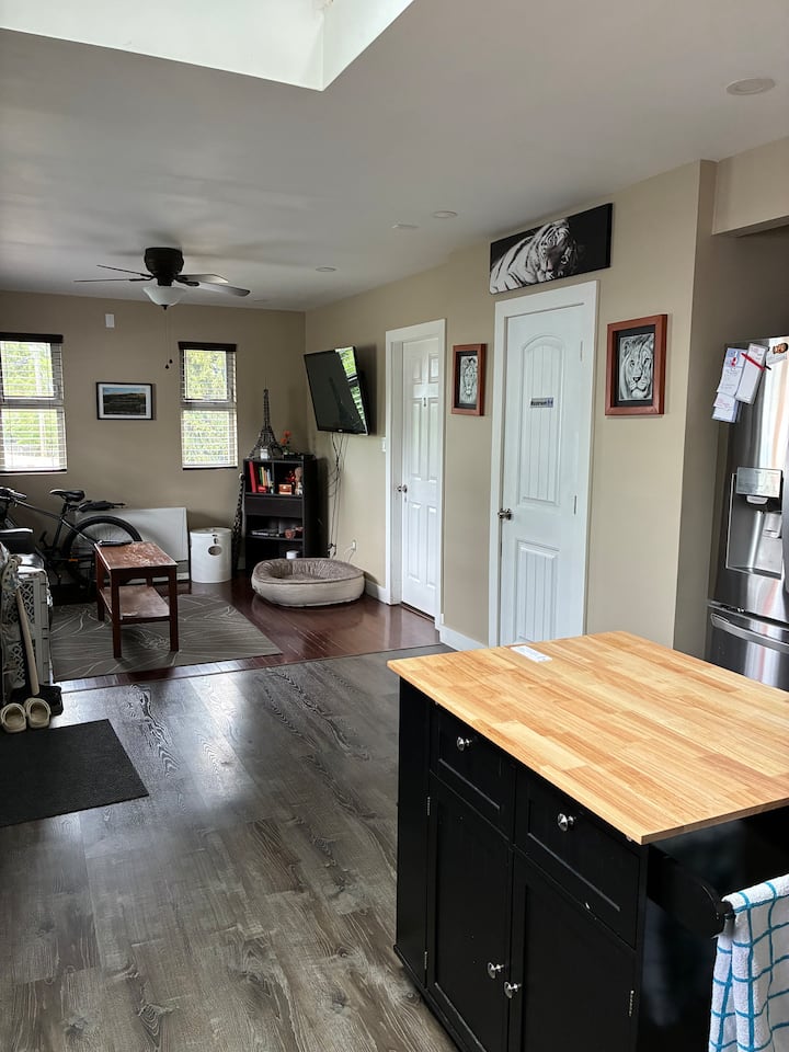 Cozy Room. Lic. No. 28883 - Saanich