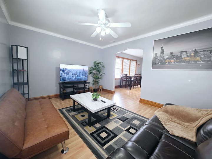 Serene Private Unit Self Check-in Fast Wi- Fi - Edison Park - Chicago
