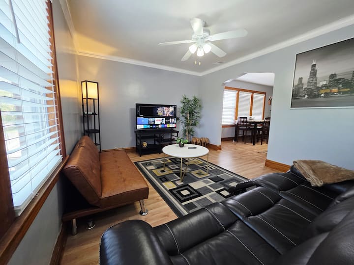 Spacious Private Unit Selfcheck-in Fastwi-fi - Elmwood Park, IL