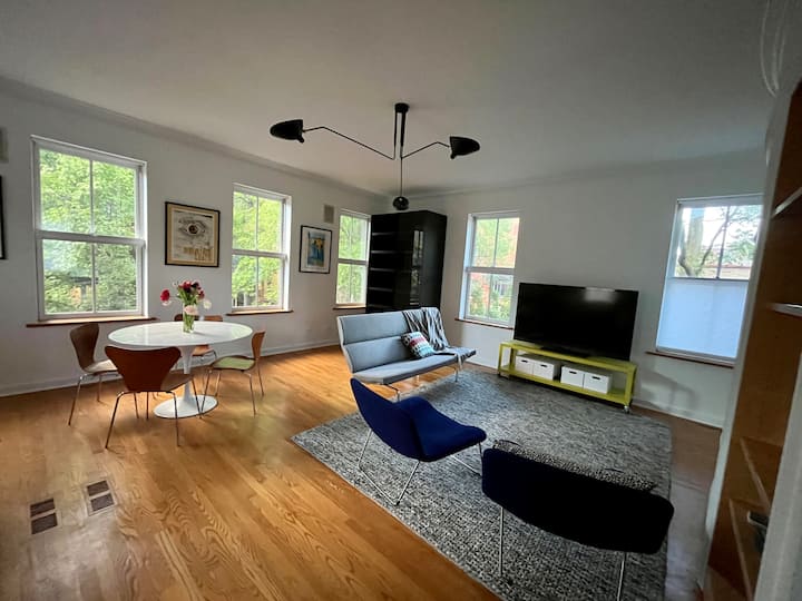 Coach House With Garage Parking & Ev Charging - Chicago, IL