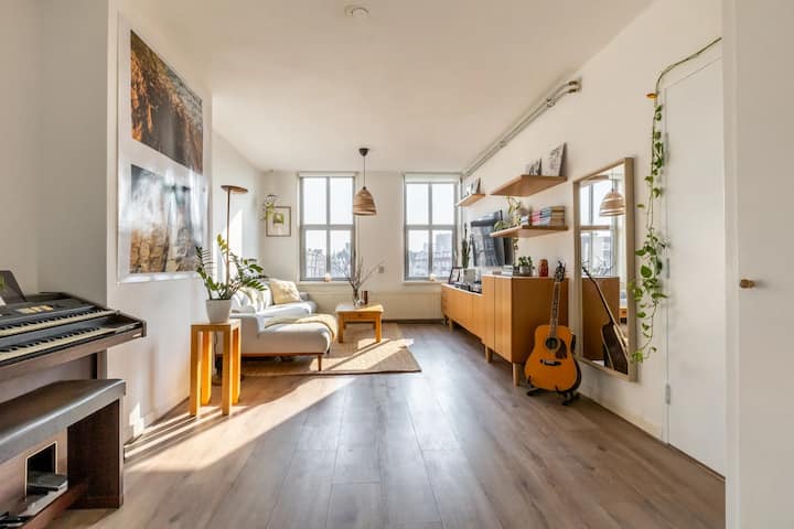 98m2 Central Apartment - Delft