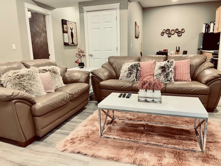 Cozy & Clean,2 Bedroom Basement, Private Entrance! - St. Albert