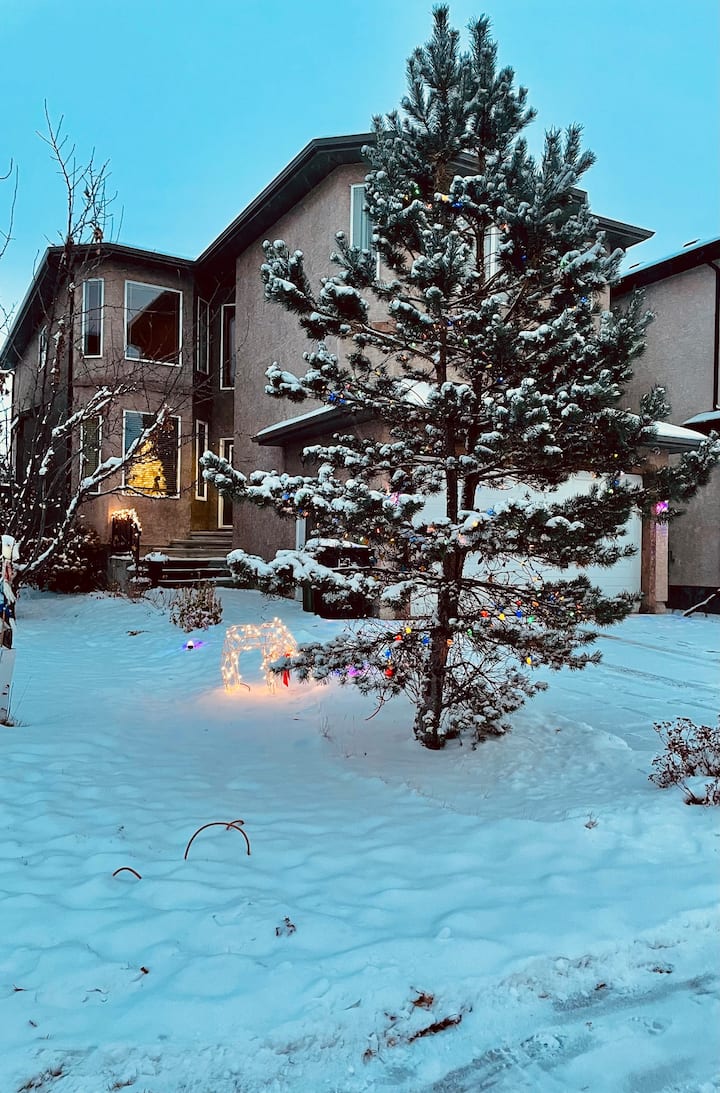 Cozy And Comfy,2 Bedroom Basement,private Entrance - Edmonton