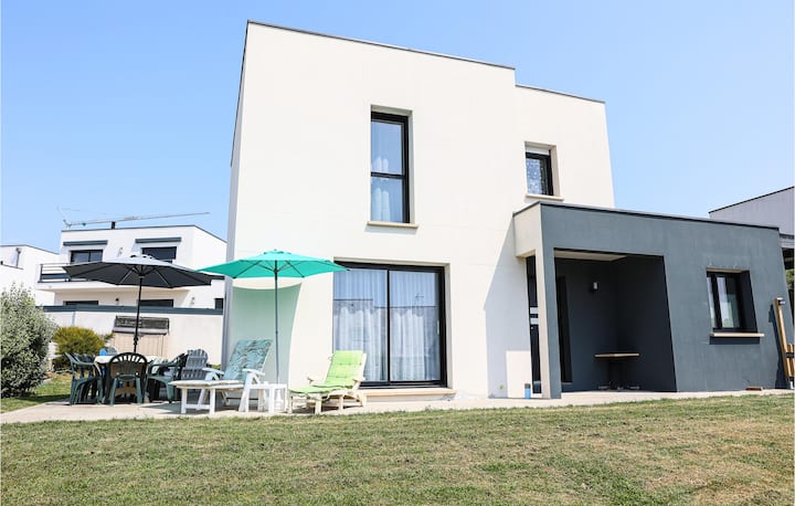 4 Bedroom Cozy Home In Clohars-carnoët - Clohars-Carnoët