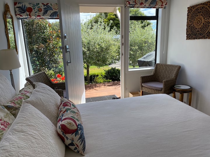 Private Bathroom, Stylish Room, Central Location. - New Plymouth