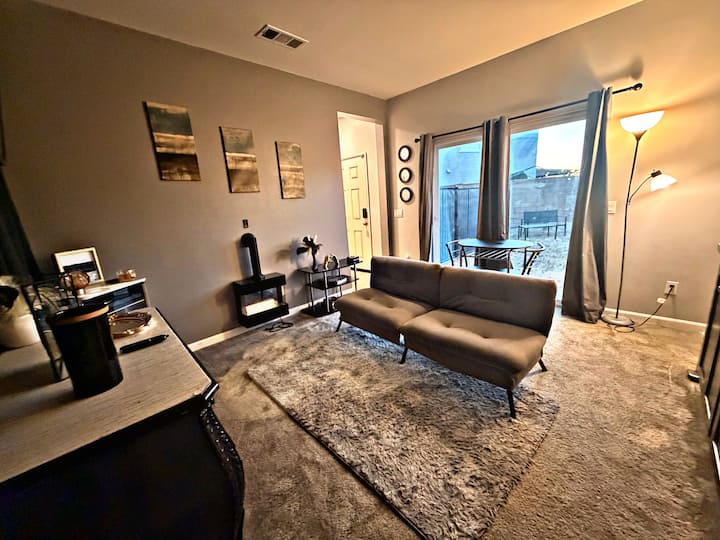 Serene High Desert Private Suite Escape - Victorville, CA