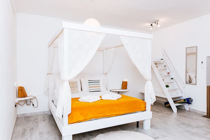 Domo Libius | Lit à Baldaquin Au Centre - Porto Torres