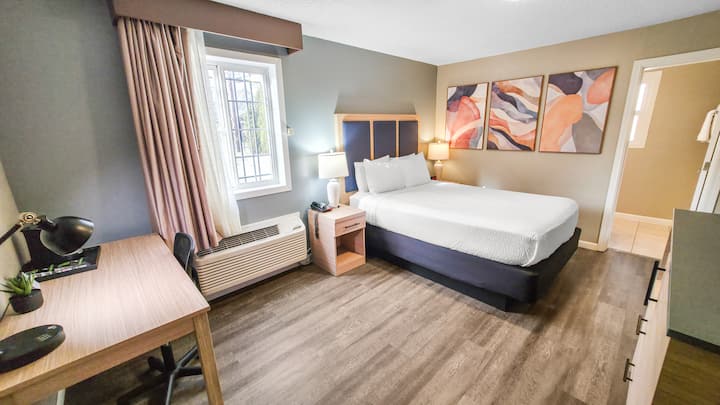 Downtown Eugene – Queen Room+ Free Parking - Eugene, OR