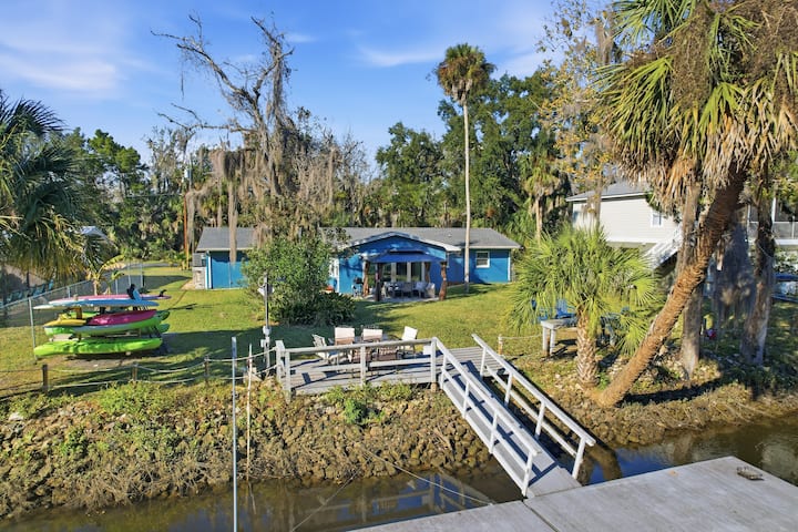 Waterfront Dock +Kayaks | Dog Friendly Fenced Yard - Crystal River, FL