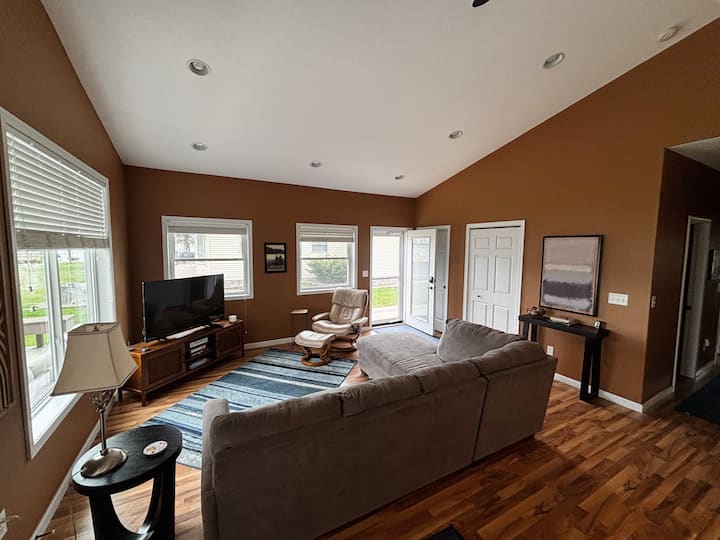 Beautiful Lake Maud Cabin - Detroit Lakes, MN