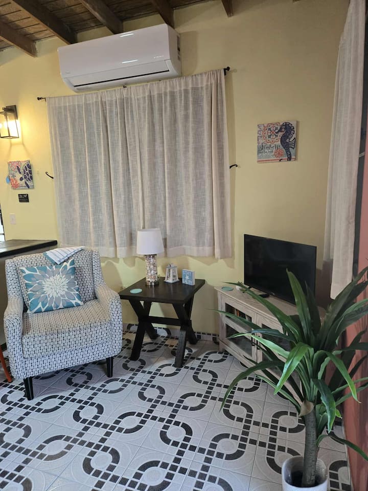 Esperanza 2 Br Apt, Pool, Walk To Beach & Top Food - Vieques