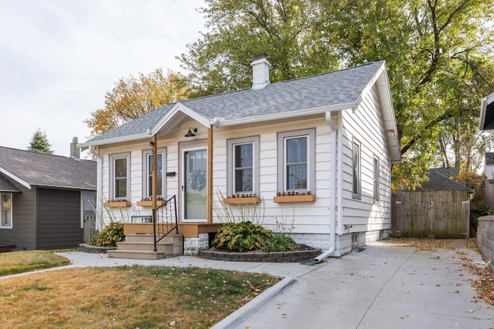 Pine Street Retreat - Omaha, NE