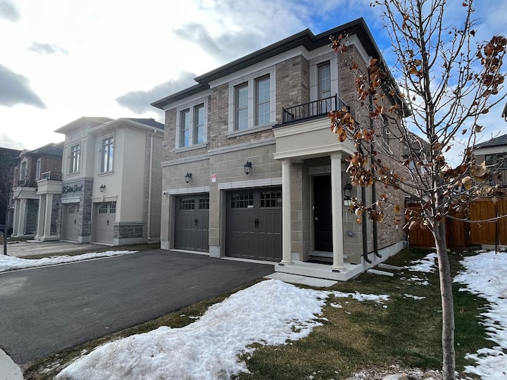 Entire 1 Bedroom Detached Coach House - Markham