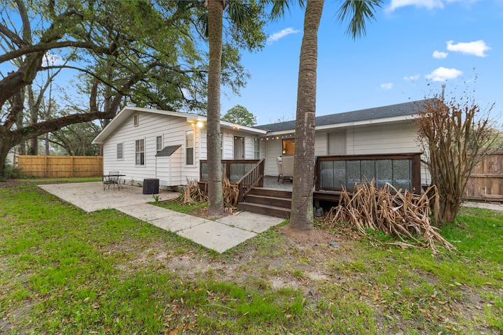 Entire Family Home-2 Units-projector&pet-friendly - Mobile, AL