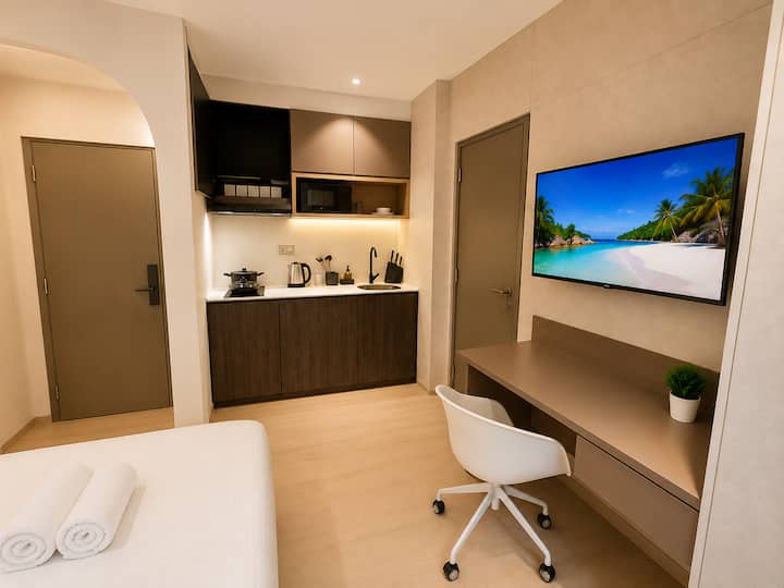 Pet Friendly Supreme King Studio With Kitchenette - Tampines