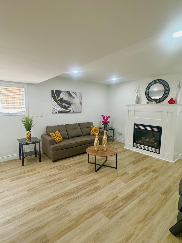 Stylish 2 Bedroom Guest Suite In South Windsor - Windsor