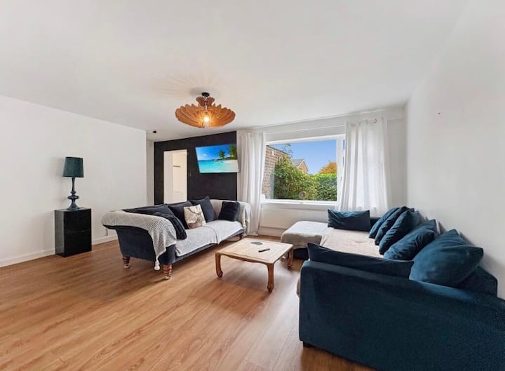 Brampton Village Large Detached Family Home - Cambridgeshire