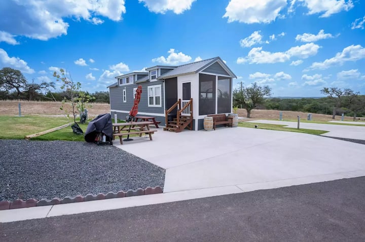 Hill Country Resort Tiny Home/ Fortunate Frederick - Luckenbach, TX
