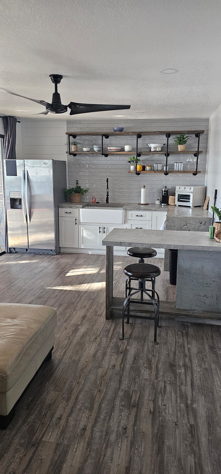 Lakeshore Hideout | Boat To Restaurants | Sunset - Clermont, FL