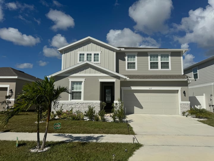 Spacious 4br Family Home W/ Backyard - 대븐포트