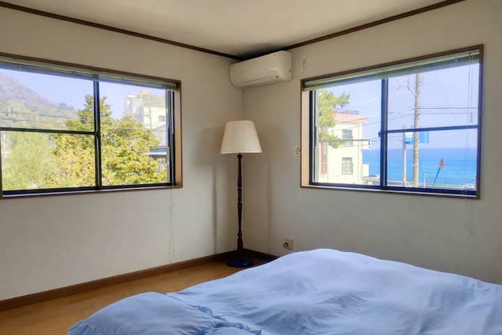 朝陽とムーンロードが楽しめる一棟貸し｜ビーチ徒歩1分｜無料駐車場あり|伊豆1周の拠点にも最適です - Itō