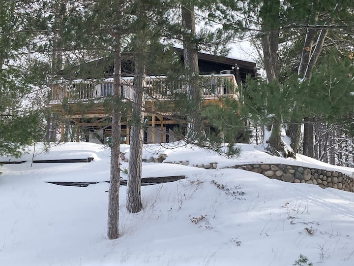 Cozy Snowbelt Retreat: Snowmobile, Ski, Snowshoe - Gaylord, MI