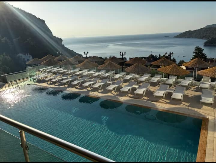 “Teras Ev Turunc“egenin İNcisi Engüzel Koyu Terası - İçmeler