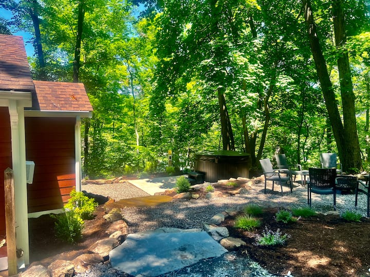 Secluded Cottage On The Lake With Hot Tub - Greenwood Lake, NY