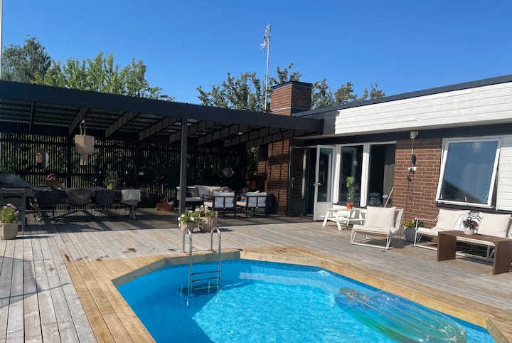 Rymlig Familjevilla Med Pool Och Härlig Uteplats - Västerås