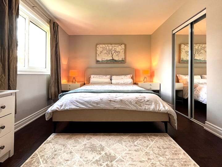 Beautiful Bedroom - Pickering