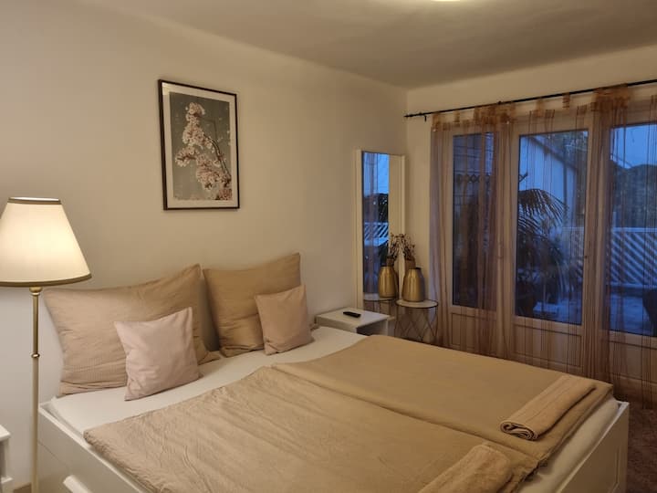 5 Perces Sétára A Strandtól , Kiskedvencbarát Ap. - Balatonkenese