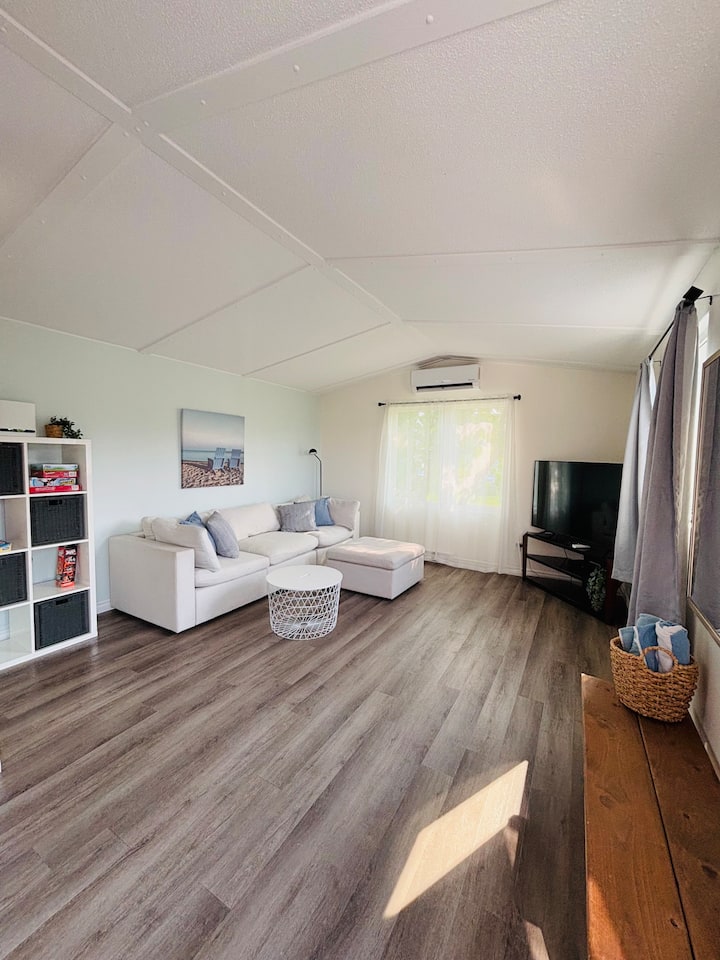 The Family Beach Home/minutes To Parlee/sleeps 7 - Shediac