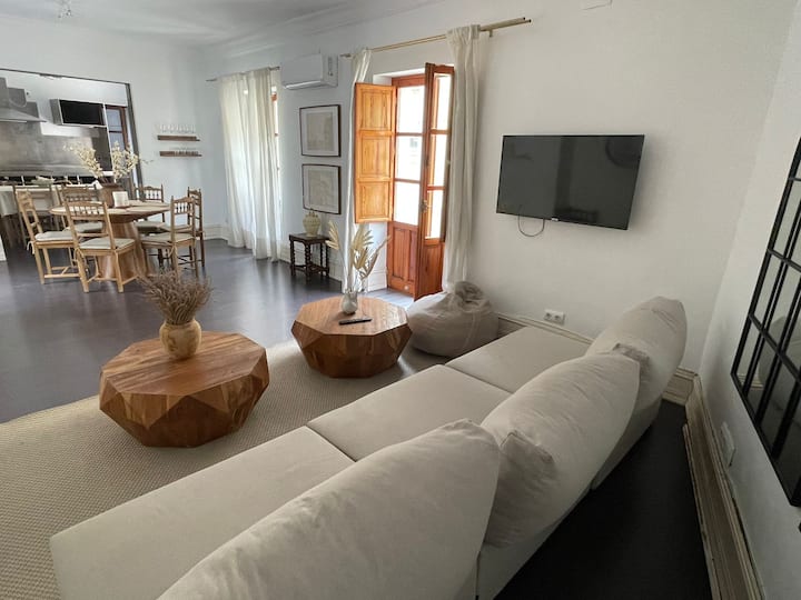 Spacious Comfy Central Historical Home - Cádiz