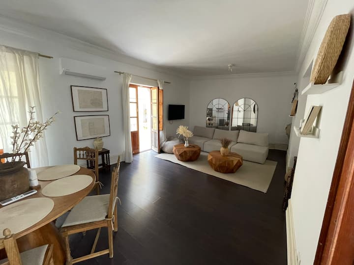 Spacious Comfy Central Historical Home - Cádiz