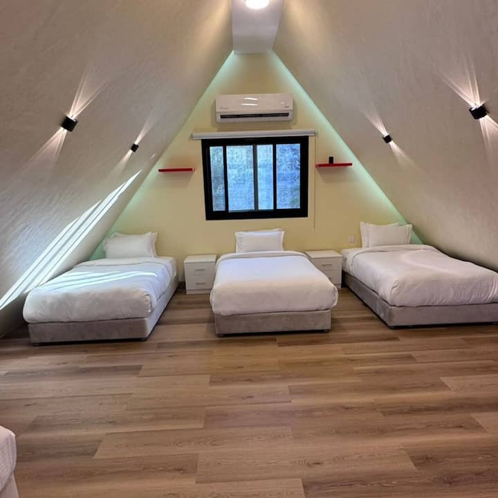 The Red Farmhouse, 5 BR, Pool - Farm stays for Rent in Ḩattā, Dubai ...