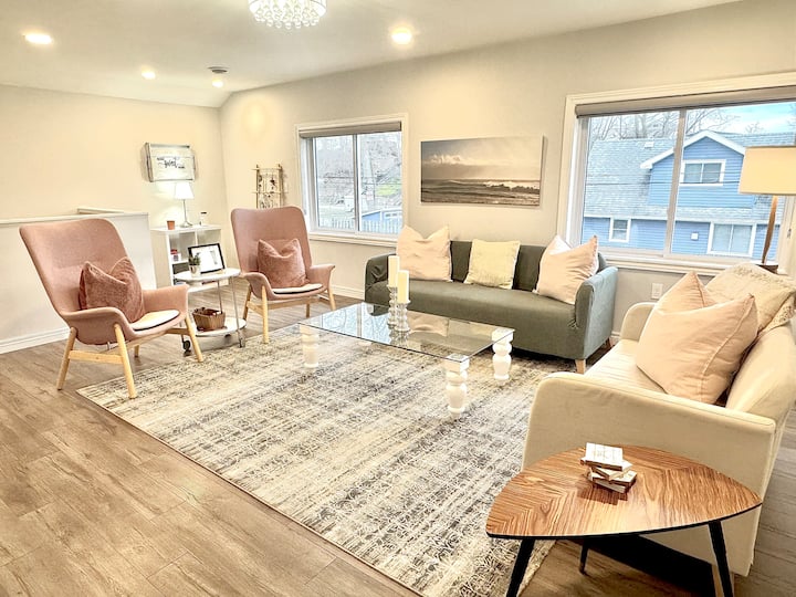 Upper Deck Retreat- Just Steps To Bay Beach! - Fort Érié