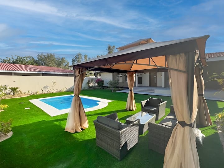 Luxury Three Bedroom Villa With Private Pool - Bahrain